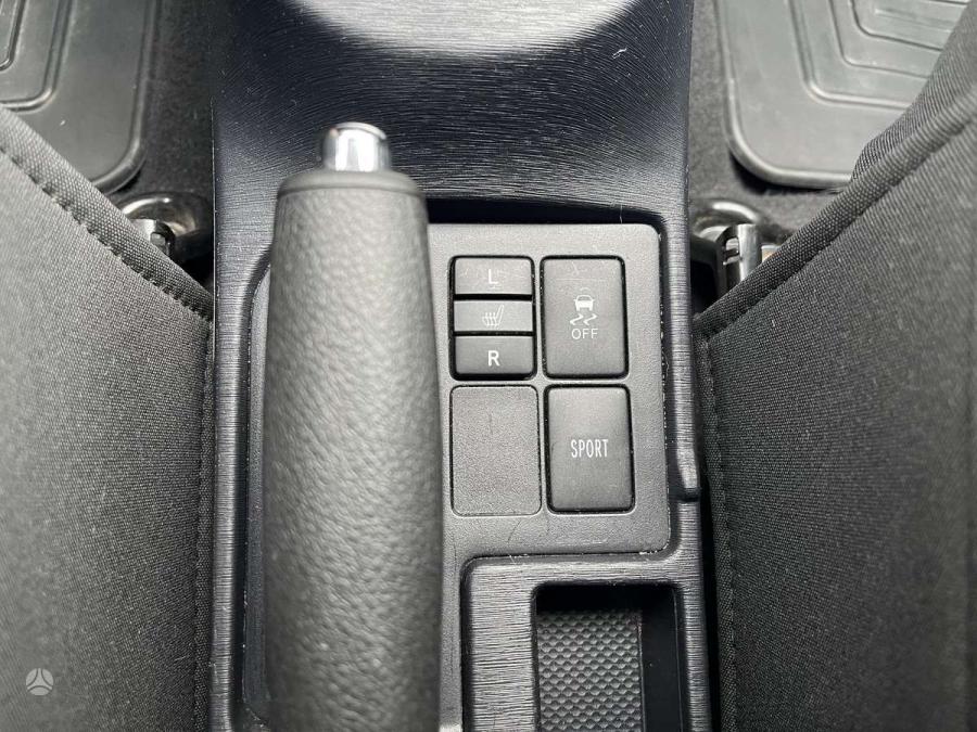 Violet Toyota Yaris 2014 in Vilnius, with an engine capacity of 1.33 L and mileage of 73 thousand km for 8900 €, photo 18 on AUTOMOTO.COM.LV