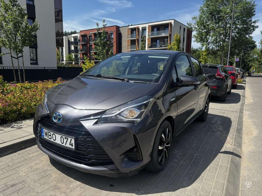 Violets Toyota Yaris 2017 Viļņa, ar dzinēja tilpumu 1.50 L un nobraukumu 212 tūkst. km par 5500 €, foto 1 vietnē AUTOMOTO.COM.LV