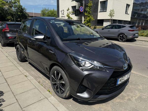 Violet Toyota Yaris 2017 in Vilnius, with an engine capacity of 1.50 L and mileage of 212 thousand km for 5500 €, photo 3 on AUTOMOTO.COM.LV