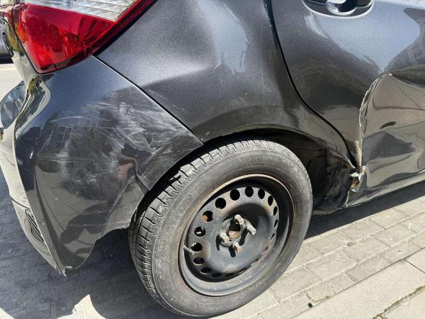 Violet Toyota Yaris 2017 in Vilnius, with an engine capacity of 1.50 L and mileage of 212 thousand km for 5500 €, photo 7 on AUTOMOTO.COM.LV