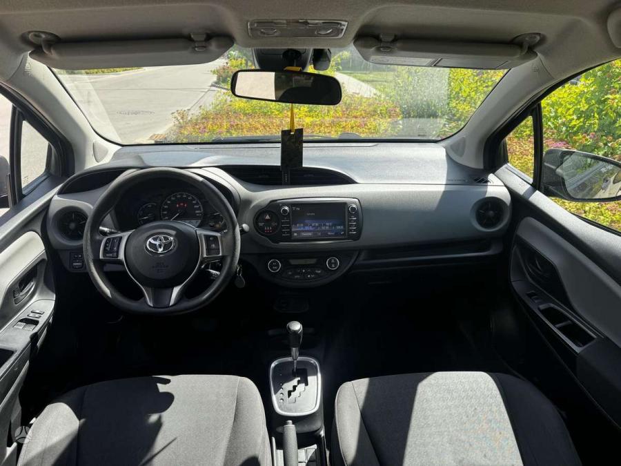 Violets Toyota Yaris 2017 Viļņa, ar dzinēja tilpumu 1.50 L un nobraukumu 212 tūkst. km par 5500 €, foto 9 vietnē AUTOMOTO.COM.LV