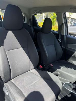 Violets Toyota Yaris 2017 Viļņa, ar dzinēja tilpumu 1.50 L un nobraukumu 212 tūkst. km par 5500 €, foto 13 vietnē AUTOMOTO.COM.LV