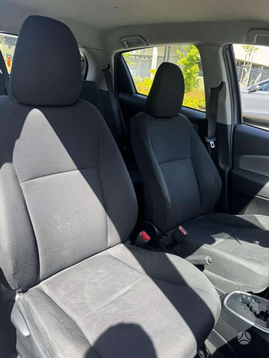 Violets Toyota Yaris 2017 Viļņa, ar dzinēja tilpumu 1.50 L un nobraukumu 212 tūkst. km par 5500 €, foto 13 vietnē AUTOMOTO.COM.LV