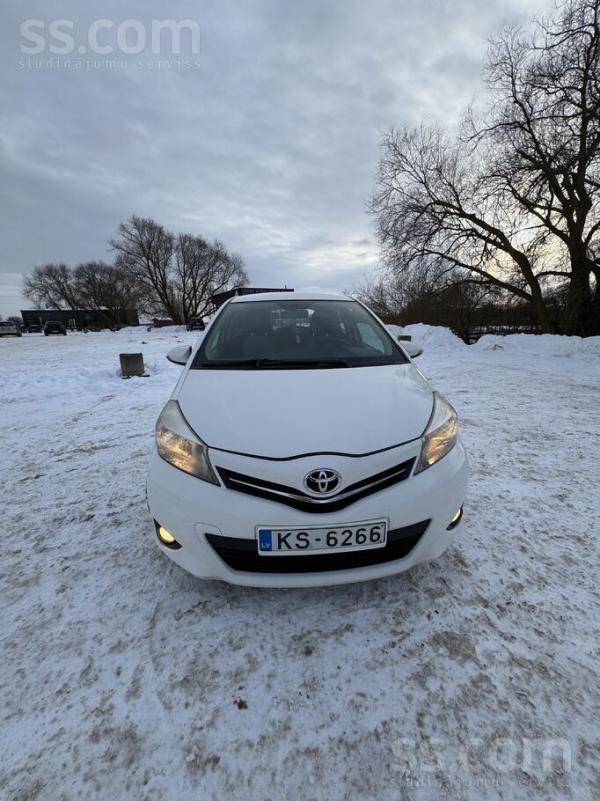 White Toyota Yaris 2011 in Liepaja, with an engine capacity of 1.00 L and mileage of 185 thousand km for 3200 €, photo 1 on AUTOMOTO.COM.LV
