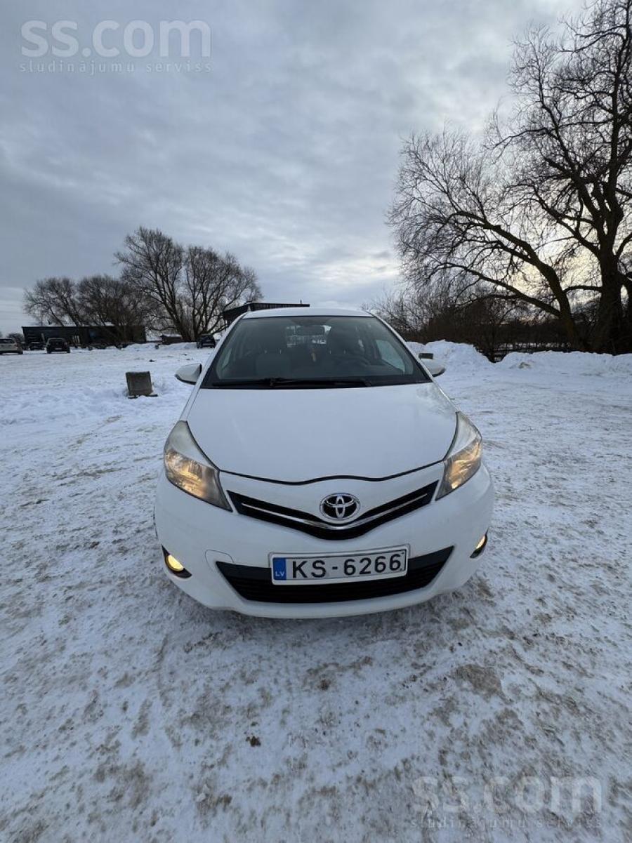 Balts Toyota Yaris 2011 Liepāja, ar dzinēja tilpumu 1.00 L un nobraukumu 185 tūkst. km par 3200 €, foto 1 vietnē AUTOMOTO.COM.LV