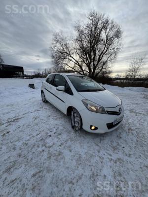 Balts Toyota Yaris 2011 Liepāja, ar dzinēja tilpumu 1.00 L un nobraukumu 185 tūkst. km par 3200 €, foto 3 vietnē AUTOMOTO.COM.LV