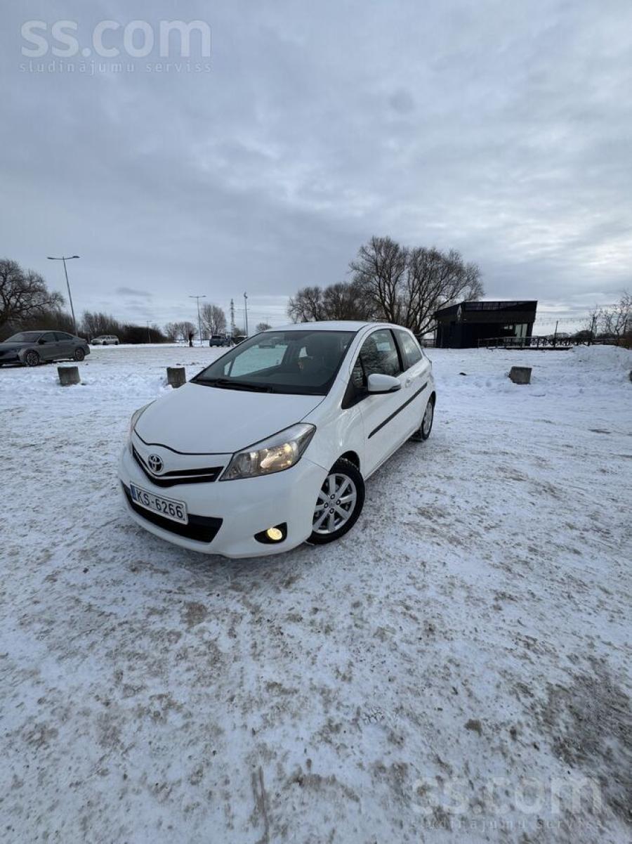 Balts Toyota Yaris 2011 Liepāja, ar dzinēja tilpumu 1.00 L un nobraukumu 185 tūkst. km par 3200 €, foto 4 vietnē AUTOMOTO.COM.LV