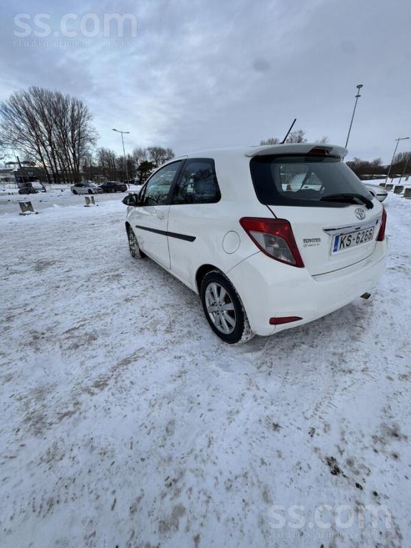 White Toyota Yaris 2011 in Liepaja, with an engine capacity of 1.00 L and mileage of 185 thousand km for 3200 €, photo 4 on AUTOMOTO.COM.LV