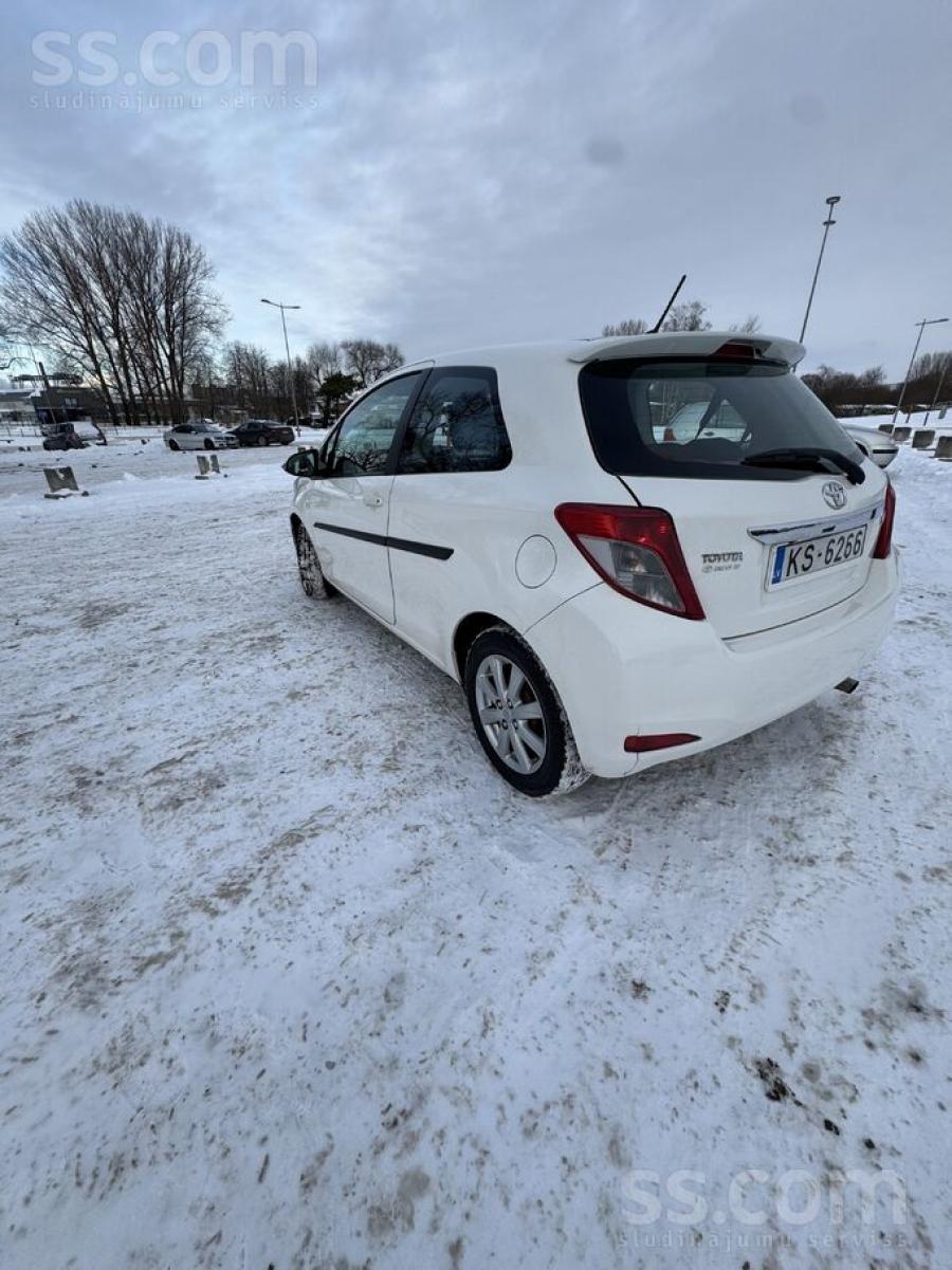 Balts Toyota Yaris 2011 Liepāja, ar dzinēja tilpumu 1.00 L un nobraukumu 185 tūkst. km par 3200 €, foto 5 vietnē AUTOMOTO.COM.LV