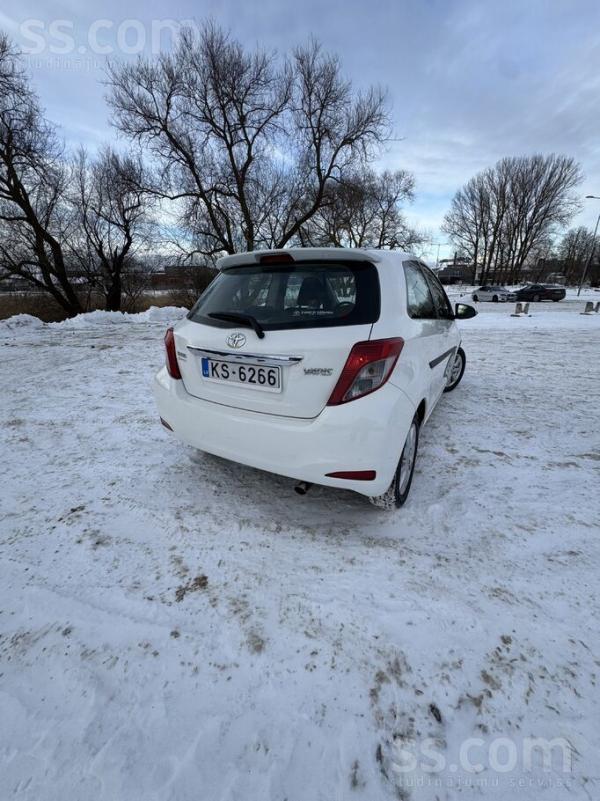 White Toyota Yaris 2011 in Liepaja, with an engine capacity of 1.00 L and mileage of 185 thousand km for 3200 €, photo 5 on AUTOMOTO.COM.LV