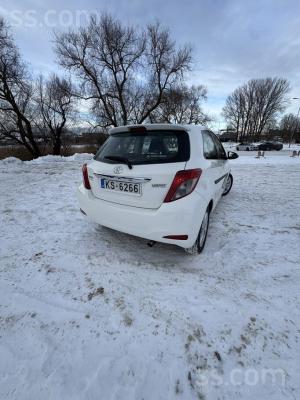 Balts Toyota Yaris 2011 Liepāja, ar dzinēja tilpumu 1.00 L un nobraukumu 185 tūkst. km par 3200 €, foto 6 vietnē AUTOMOTO.COM.LV