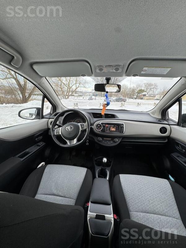 White Toyota Yaris 2011 in Liepaja, with an engine capacity of 1.00 L and mileage of 185 thousand km for 3200 €, photo 10 on AUTOMOTO.COM.LV