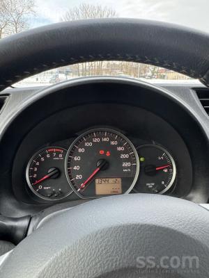 Balts Toyota Yaris 2011 Liepāja, ar dzinēja tilpumu 1.00 L un nobraukumu 185 tūkst. km par 3200 €, foto 12 vietnē AUTOMOTO.COM.LV