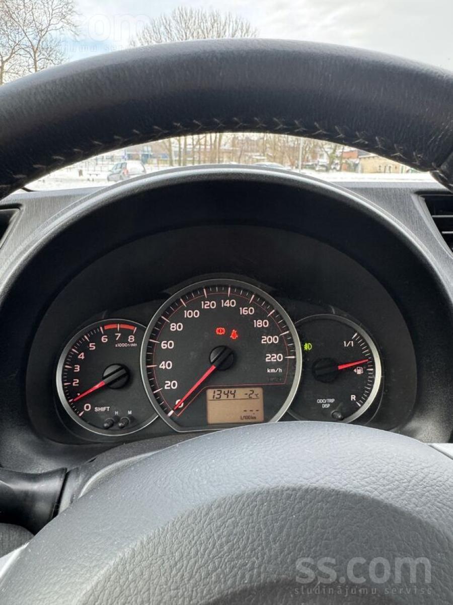 Balts Toyota Yaris 2011 Liepāja, ar dzinēja tilpumu 1.00 L un nobraukumu 185 tūkst. km par 3200 €, foto 12 vietnē AUTOMOTO.COM.LV
