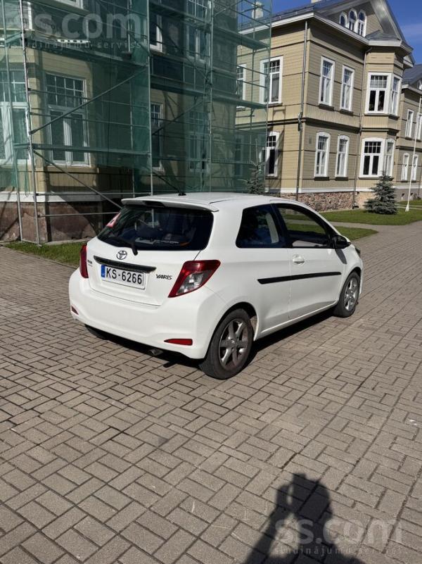 White Toyota Yaris 2011 in Liepaja, with an engine capacity of 1.00 L and mileage of 174 thousand km for 3300 €, photo 3 on AUTOMOTO.COM.LV
