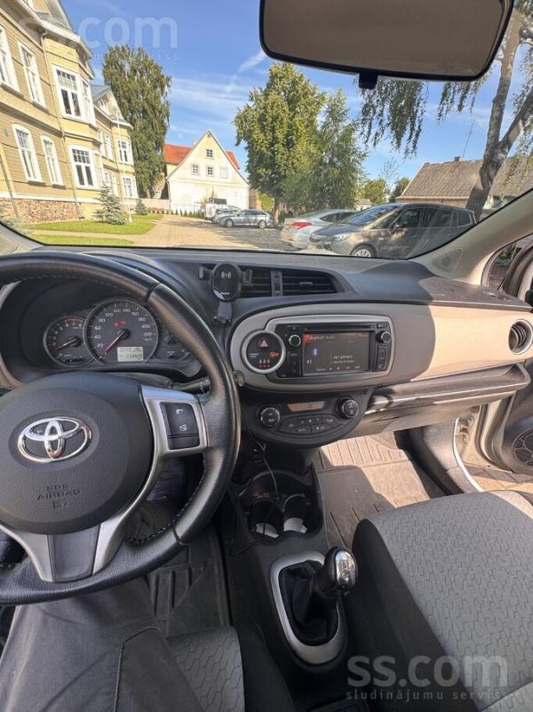 White Toyota Yaris 2011 in Liepaja, with an engine capacity of 1.00 L and mileage of 174 thousand km for 3300 €, photo 7 on AUTOMOTO.COM.LV