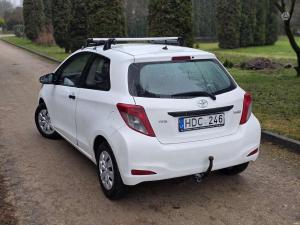 White Toyota Yaris 2014 in Mazeikiai, with an engine capacity of 1.00 L and mileage of 200 thousand km for 2650 €, photo 4 on AUTOMOTO.COM.LV