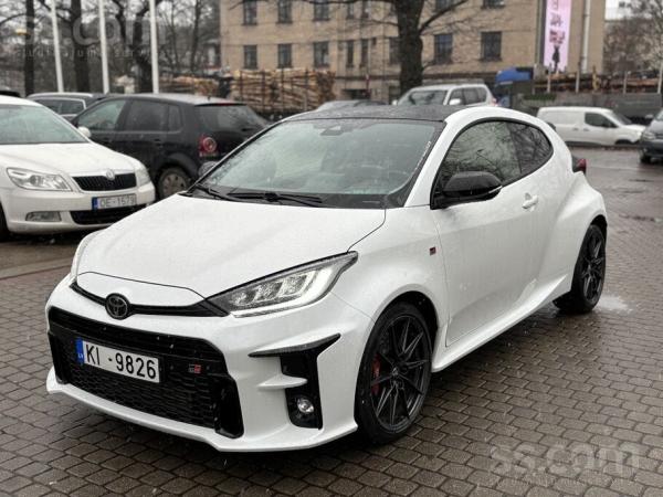 White Toyota Yaris 2021 in Riga, with an engine capacity of 1.60 L and mileage of 21 thousand km for 30500 €, photo 3 on AUTOMOTO.COM.LV