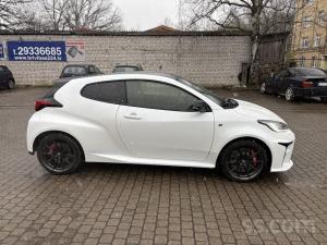 Balts Toyota Yaris 2021 Rīga, ar dzinēja tilpumu 1.60 L un nobraukumu 21 tūkst. km par 30500 €, foto 4 vietnē AUTOMOTO.COM.LV