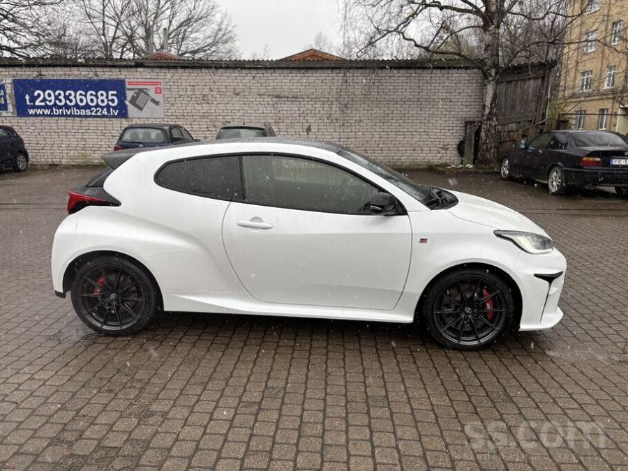 Balts Toyota Yaris 2021 Rīga, ar dzinēja tilpumu 1.60 L un nobraukumu 21 tūkst. km par 30500 €, foto 4 vietnē AUTOMOTO.COM.LV