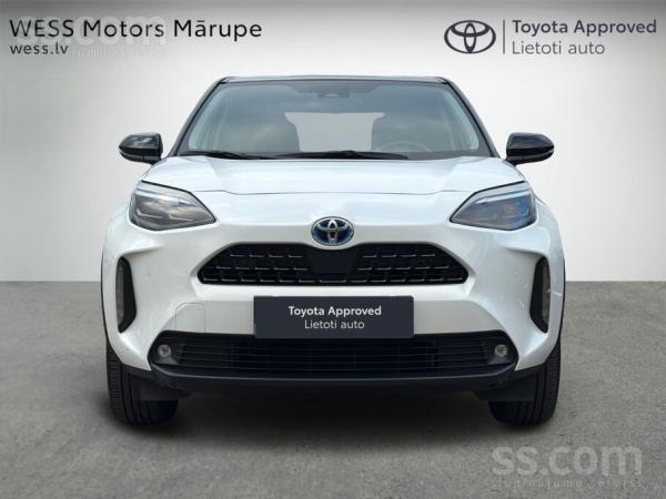 White Toyota Yaris 2022 in Riga, with an engine capacity of 1.50 L and mileage of 21 thousand km for 24990 €, photo 6 on AUTOMOTO.COM.LV