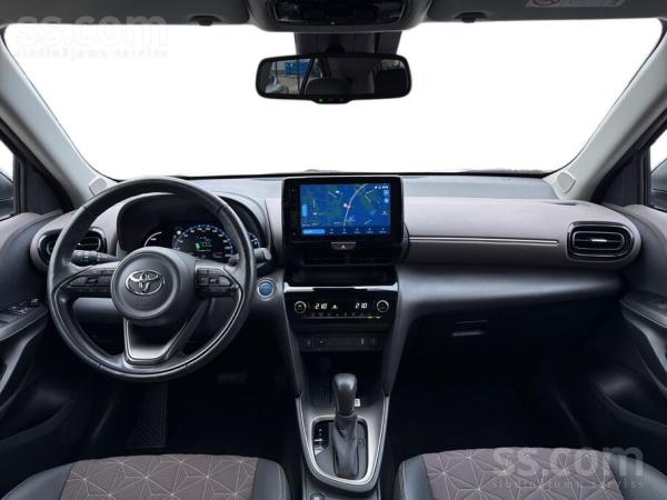 White Toyota Yaris 2022 in Riga, with an engine capacity of 1.50 L and mileage of 21 thousand km for 24990 €, photo 9 on AUTOMOTO.COM.LV