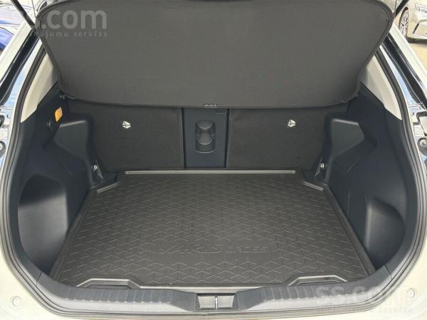 White Toyota Yaris 2022 in Riga, with an engine capacity of 1.50 L and mileage of 21 thousand km for 24990 €, photo 11 on AUTOMOTO.COM.LV