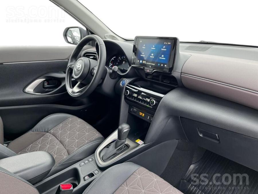 Balts Toyota Yaris 2023 Rīga, ar dzinēja tilpumu 1.50 L un nobraukumu 17 tūkst. km par 24990 €, foto 6 vietnē AUTOMOTO.COM.LV