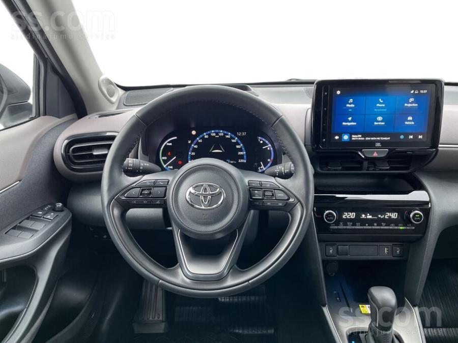 Balts Toyota Yaris 2023 Rīga, ar dzinēja tilpumu 1.50 L un nobraukumu 17 tūkst. km par 24990 €, foto 9 vietnē AUTOMOTO.COM.LV