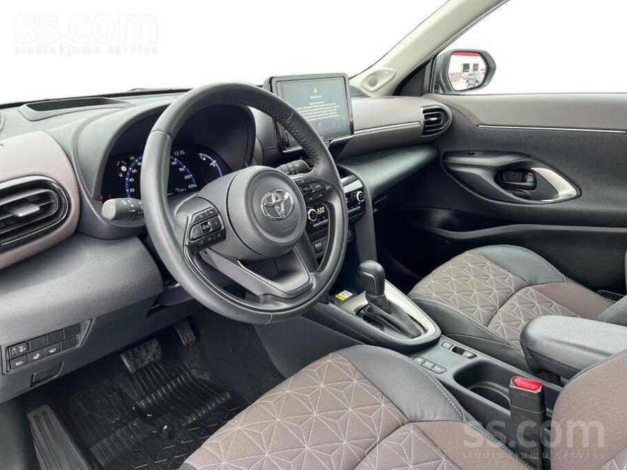 Balts Toyota Yaris 2023 Rīga, ar dzinēja tilpumu 1.50 L un nobraukumu 17 tūkst. km par 24990 €, foto 11 vietnē AUTOMOTO.COM.LV