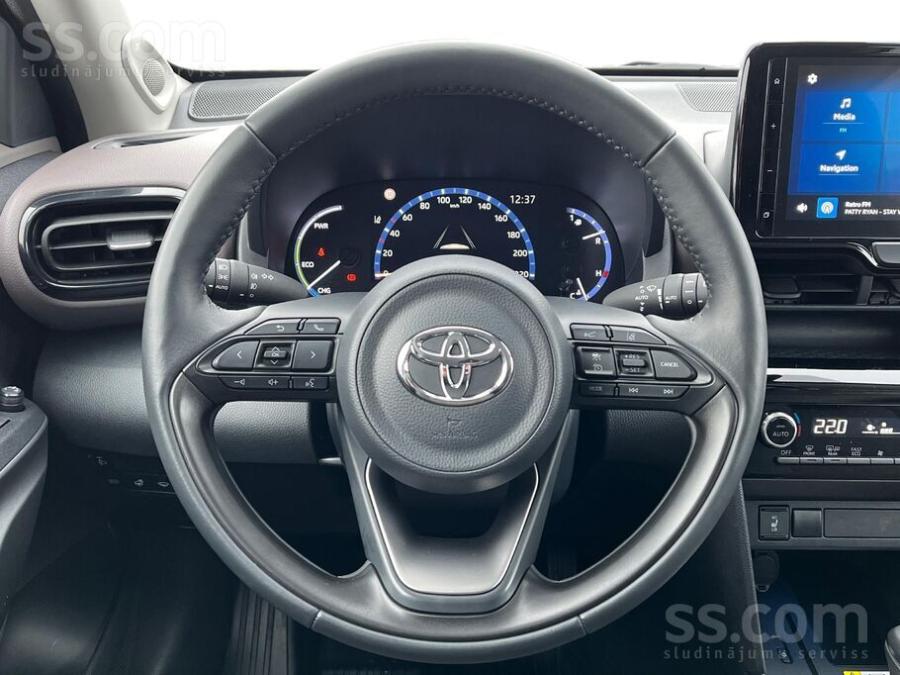 Balts Toyota Yaris 2023 Rīga, ar dzinēja tilpumu 1.50 L un nobraukumu 17 tūkst. km par 24990 €, foto 12 vietnē AUTOMOTO.COM.LV