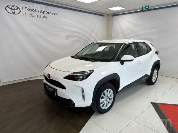 White Toyota Yaris 2023 in Jekabpils, with an engine capacity of 1.50 L and mileage of 44 thousand km for 16900 €, photo 1 on AUTOMOTO.COM.LV