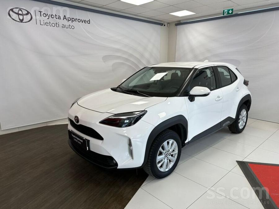 White Toyota Yaris 2023 in Jekabpils, with an engine capacity of 1.50 L and mileage of 44 thousand km for 16900 €, photo 1 on AUTOMOTO.COM.LV