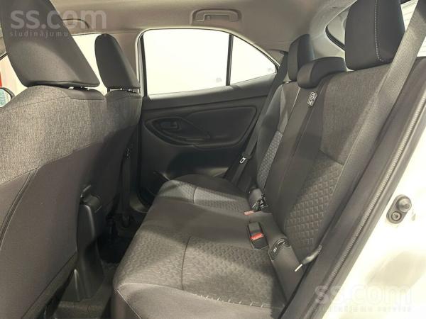 White Toyota Yaris 2023 in Jekabpils, with an engine capacity of 1.50 L and mileage of 93 thousand km for 15500 €, photo 7 on AUTOMOTO.COM.LV