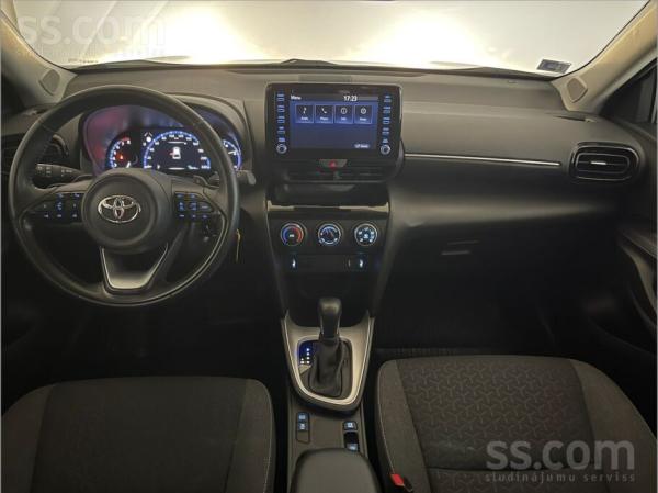 White Toyota Yaris 2023 in Jekabpils, with an engine capacity of 1.50 L and mileage of 93 thousand km for 15500 €, photo 8 on AUTOMOTO.COM.LV