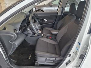 White Toyota Yaris 2023 in Riga, with an engine capacity of 1.50 L and mileage of 92 thousand km for 15500 €, photo 10 on AUTOMOTO.COM.LV