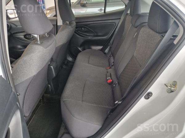White Toyota Yaris 2023 in Riga, with an engine capacity of 1.50 L and mileage of 92 thousand km for 15500 €, photo 10 on AUTOMOTO.COM.LV
