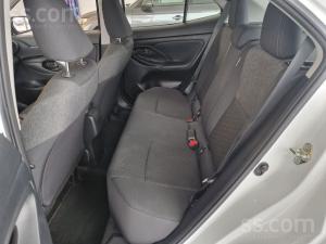 White Toyota Yaris 2023 in Riga, with an engine capacity of 1.50 L and mileage of 92 thousand km for 15500 €, photo 11 on AUTOMOTO.COM.LV