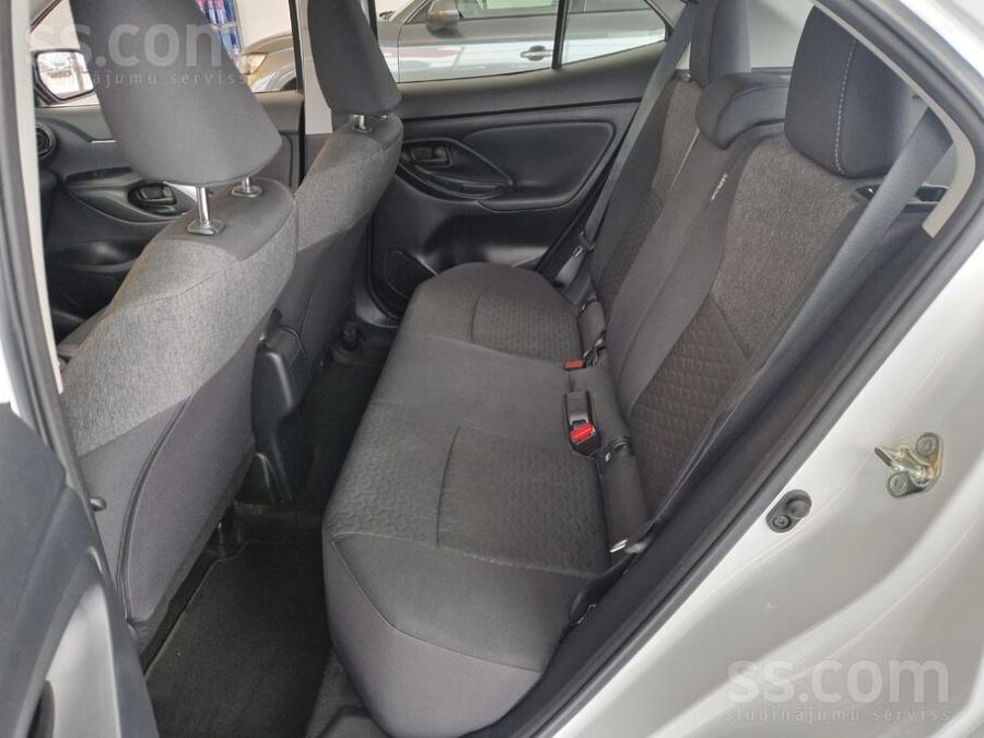 White Toyota Yaris 2023 in Riga, with an engine capacity of 1.50 L and mileage of 92 thousand km for 15500 €, photo 11 on AUTOMOTO.COM.LV
