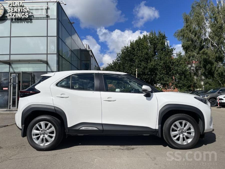 Balts Toyota Yaris 2023 Rīga, ar dzinēja tilpumu 1.50 L un nobraukumu 86 tūkst. km par 15700 €, foto 3 vietnē AUTOMOTO.COM.LV