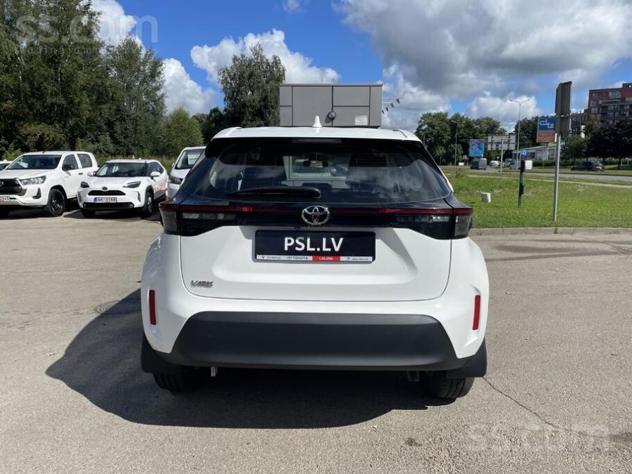 Balts Toyota Yaris 2023 Rīga, ar dzinēja tilpumu 1.50 L un nobraukumu 86 tūkst. km par 15700 €, foto 5 vietnē AUTOMOTO.COM.LV