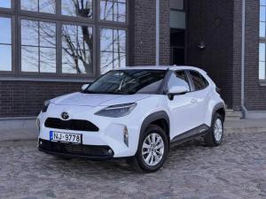 Balts Toyota Yaris 2023 Rīga, ar dzinēja tilpumu 1.50 L un nobraukumu 56 tūkst. km par 16500 €, foto  vietnē AUTOMOTO.COM.LV