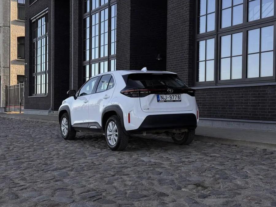 Balts Toyota Yaris 2023 Rīga, ar dzinēja tilpumu 1.50 L un nobraukumu 56 tūkst. km par 16500 €, foto 4 vietnē AUTOMOTO.COM.LV