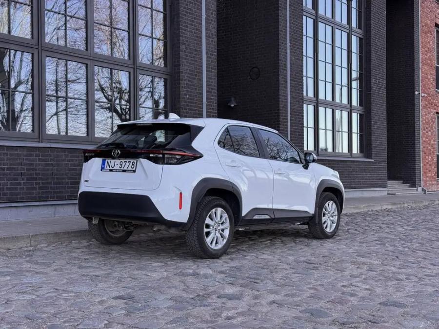 Balts Toyota Yaris 2023 Rīga, ar dzinēja tilpumu 1.50 L un nobraukumu 56 tūkst. km par 16500 €, foto 7 vietnē AUTOMOTO.COM.LV