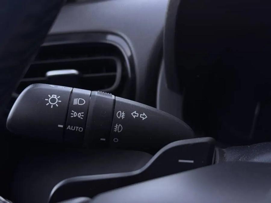 Balts Toyota Yaris 2023 Rīga, ar dzinēja tilpumu 1.50 L un nobraukumu 56 tūkst. km par 16500 €, foto 14 vietnē AUTOMOTO.COM.LV