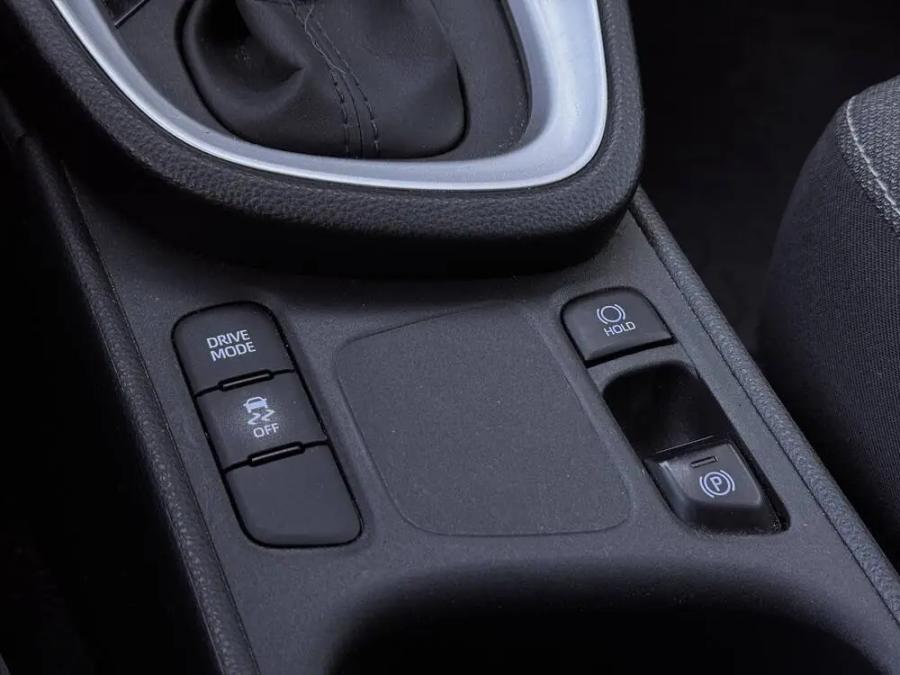 Balts Toyota Yaris 2023 Rīga, ar dzinēja tilpumu 1.50 L un nobraukumu 56 tūkst. km par 16500 €, foto 18 vietnē AUTOMOTO.COM.LV
