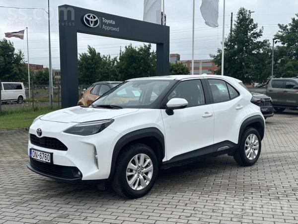 Balts Toyota Yaris 2023 Liepāja, ar dzinēja tilpumu 1.50 L un nobraukumu 15 tūkst. km par 19400 €, foto 1 vietnē AUTOMOTO.COM.LV