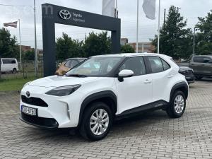 Белый Тойота Ярис 2023 в Лиепая, объемом двигателя 1.50 л и пробегом 15 тыс. км за 19400 €, фото  на AUTOMOTO.COM.LV