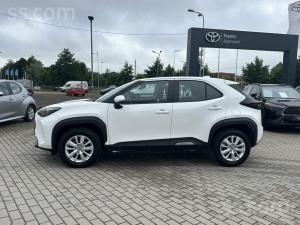 Balts Toyota Yaris 2023 Liepāja, ar dzinēja tilpumu 1.50 L un nobraukumu 15 tūkst. km par 19400 €, foto 3 vietnē AUTOMOTO.COM.LV