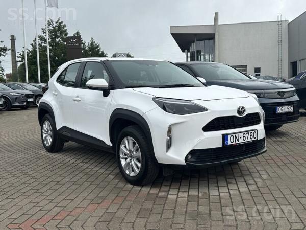 Balts Toyota Yaris 2023 Liepāja, ar dzinēja tilpumu 1.50 L un nobraukumu 15 tūkst. km par 19400 €, foto 4 vietnē AUTOMOTO.COM.LV